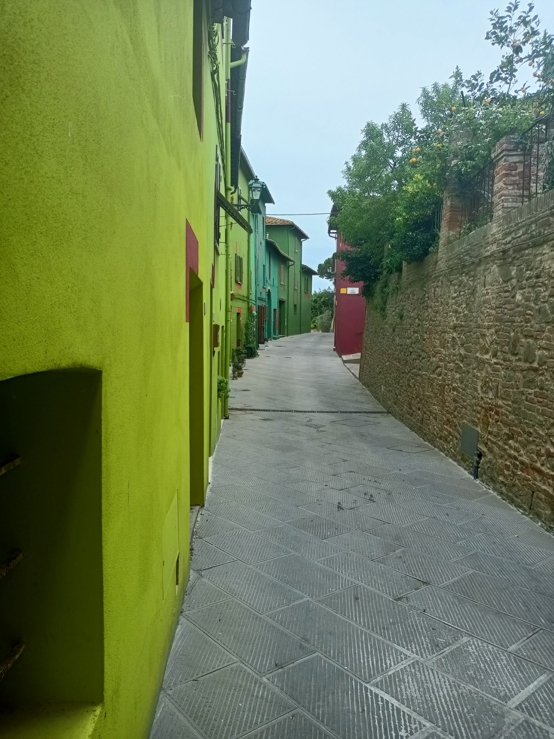 Toskania i kolorowe domy w Ghizzano - Polacy we Włoszech - wiadomości ...