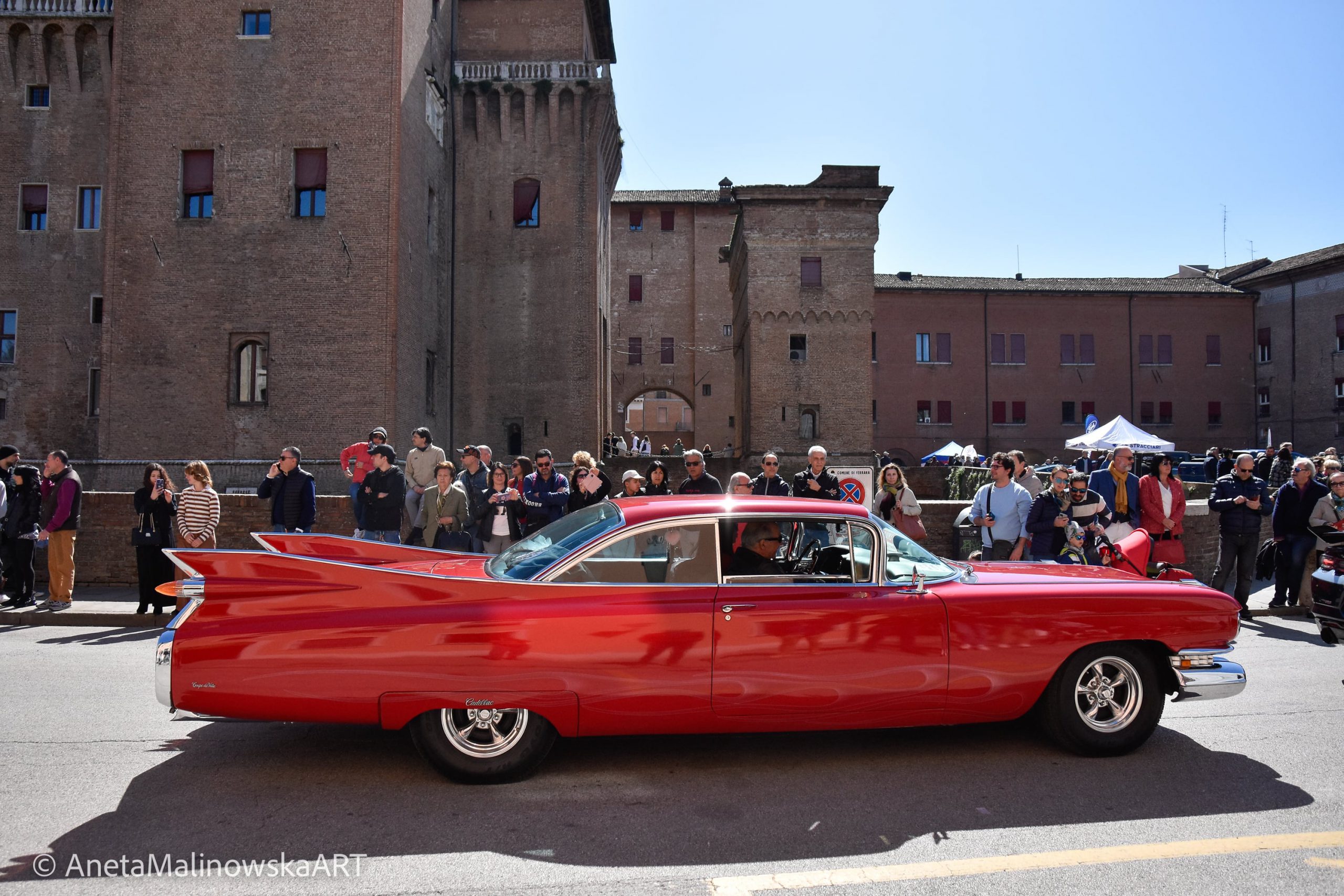 Zlot amerykańskich aut w Ferrarze ,,The legend of American cars ...